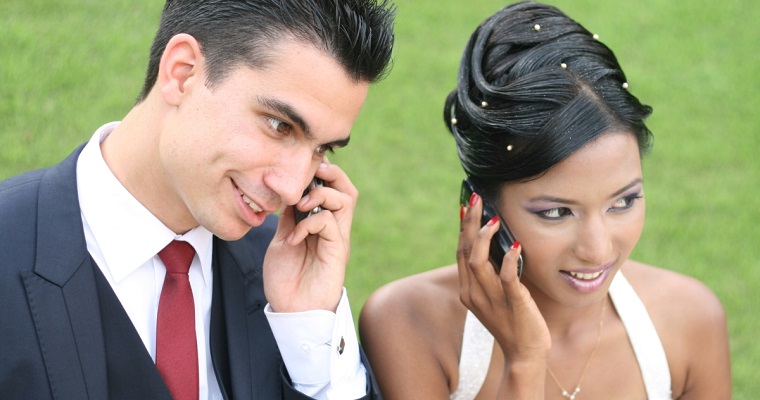 How Cell Phones Hurt Your Relationship | HuffPost Life How Cell Phones Hurt Your Relationship | HuffPost Life