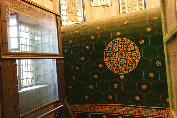 Hebron's Tomb of Abraham -- Tensely Shared between Jews and Muslims ...