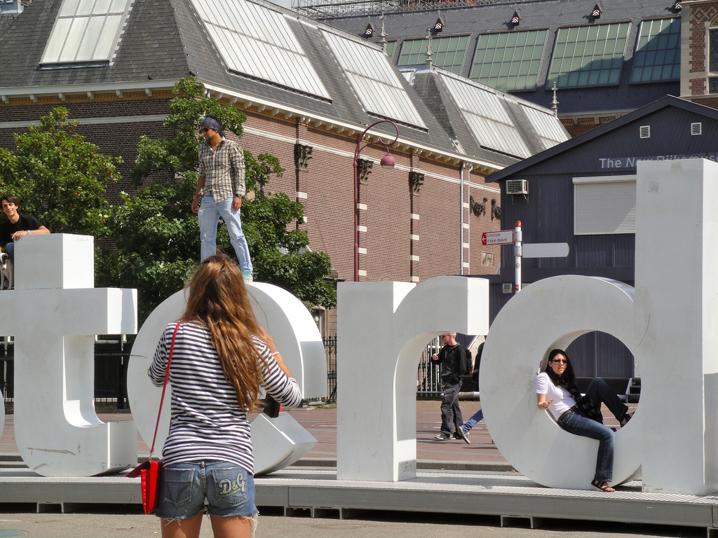 10 Tourist Poses You Need to Stop Making on Vacation | HuffPost Life