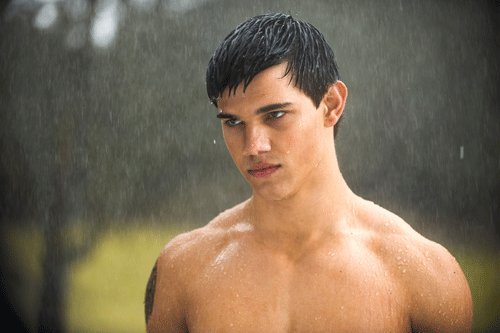 What to See: New Moon and Broken Embraces | HuffPost Entertainment